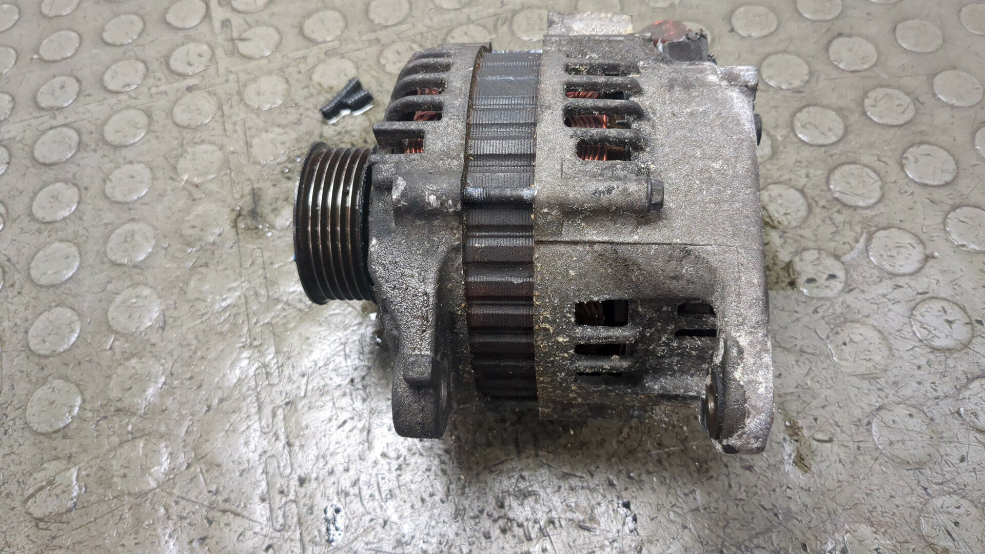 Генератор Nissan Almera N16 Б/У