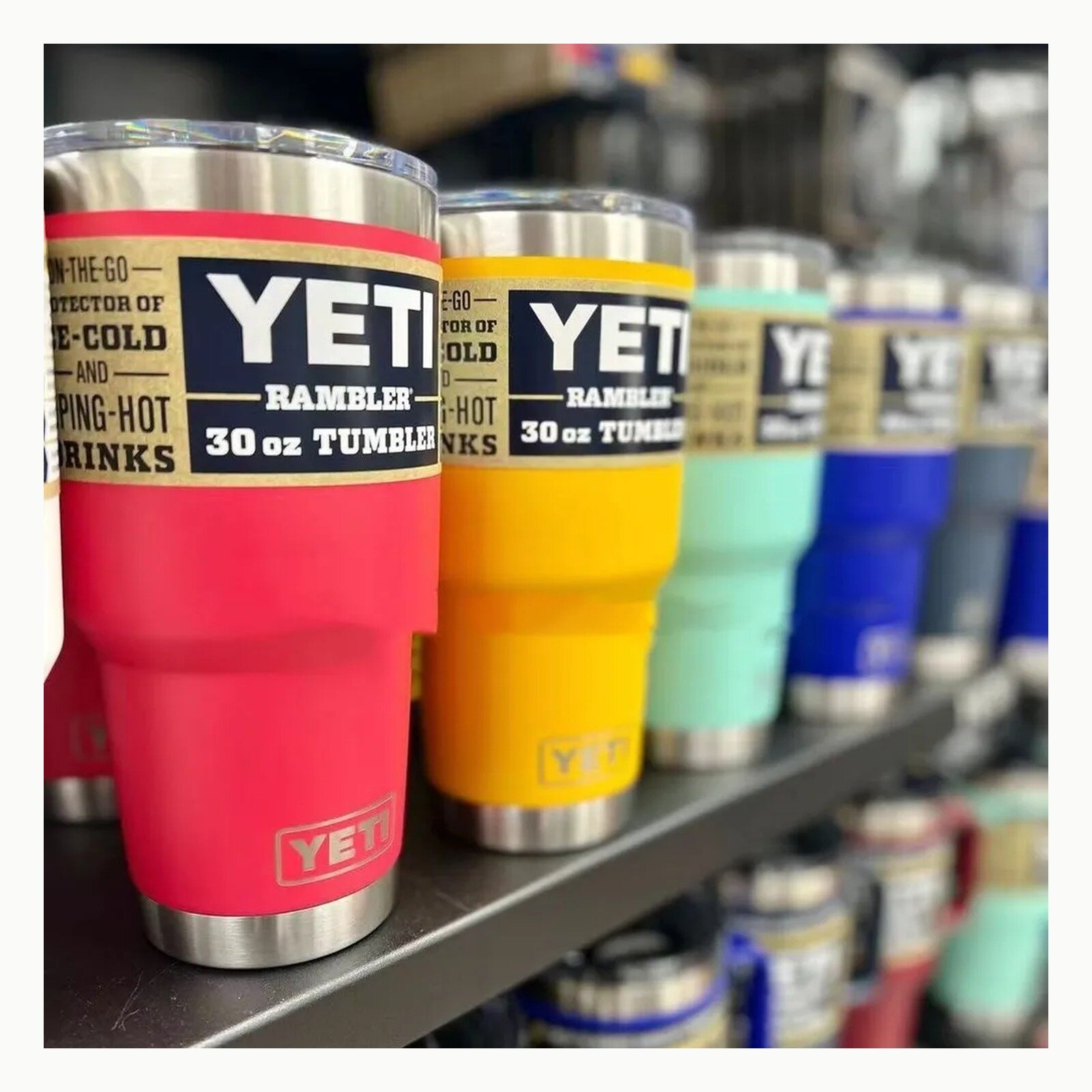 YETI Rambler 30 oz Tumbler Термокружка - Яркий красный, 0.887 л, для холодных и горячих напитков, 6 - 12 часов