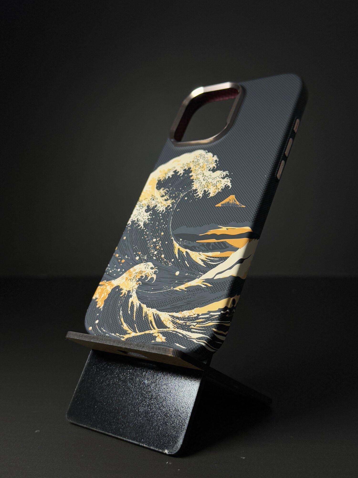 Чехол Айфон 16 Про Макс / чехол iPhone 16 Pro Max с MagSafe LUXO Life+, черно-оранжевая волна, карбоновый