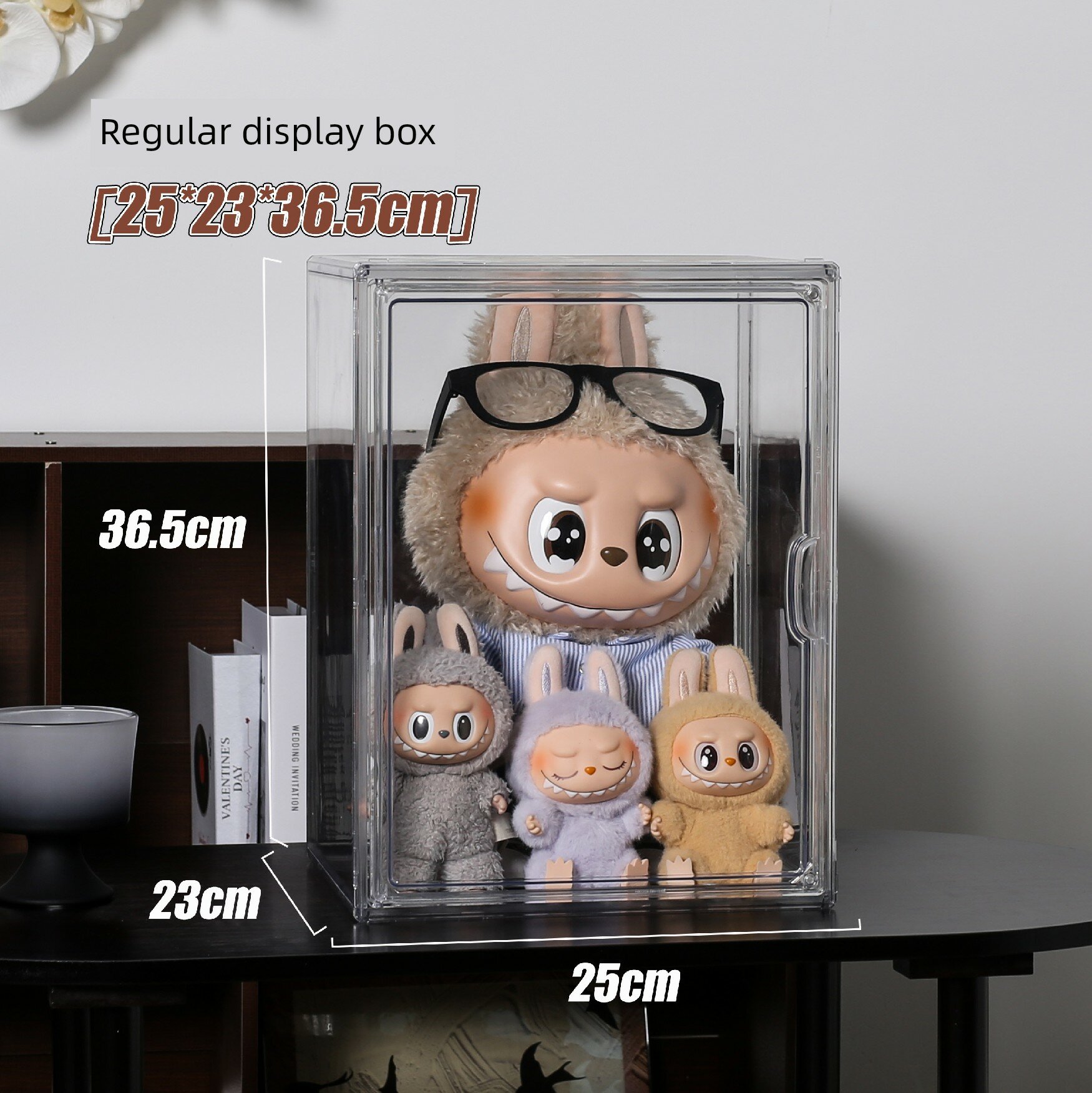 Стандартная большая подставка для фигурок лабубу, размером 36.5x27x23см, обеспечивает вместимость 36.5x27x23см.