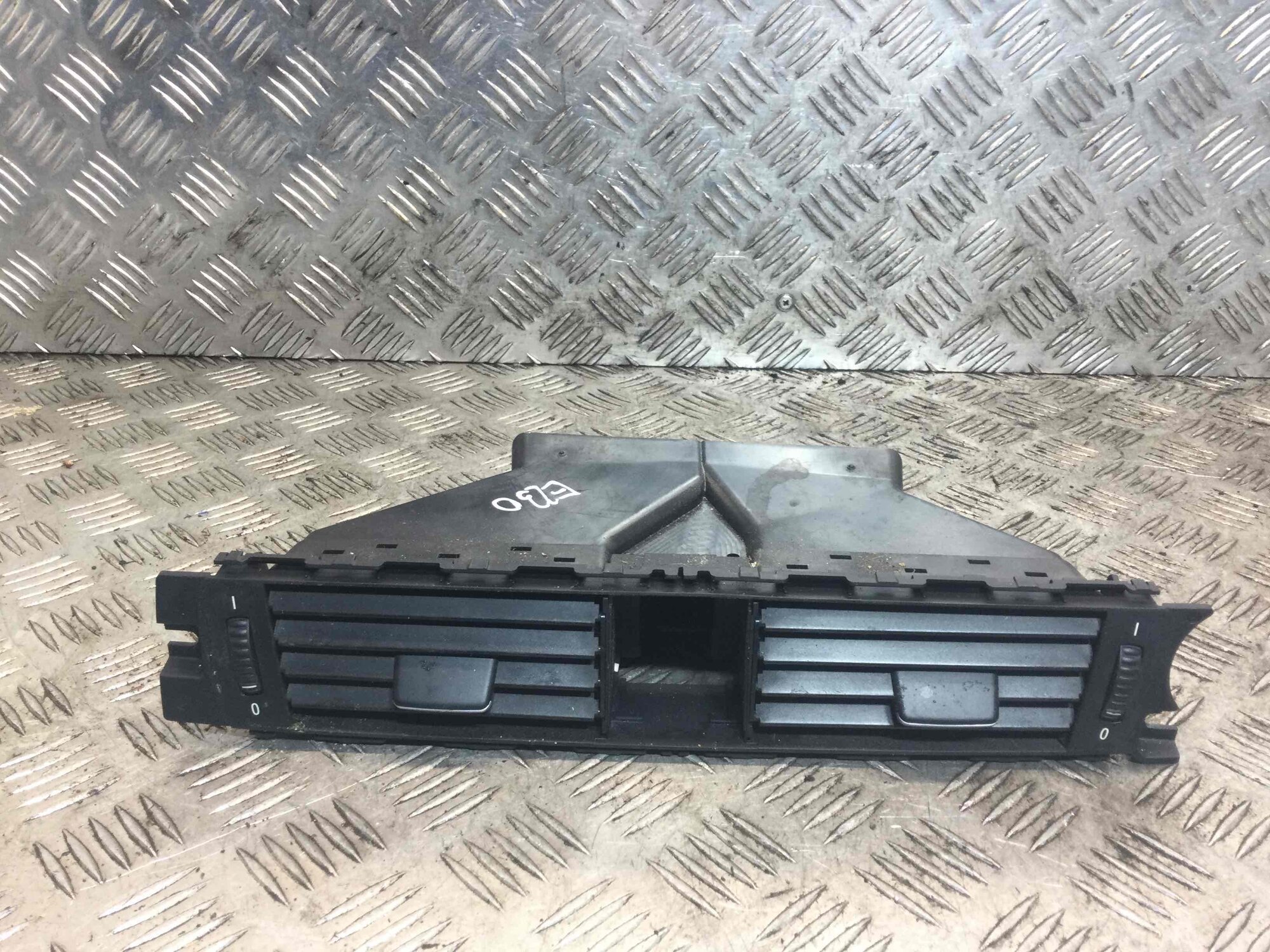 Б/У Дефлектор обдува салона BMW 3-Series 3-Series E90/E91/E92/E93 2005 - 2010 2006 г.