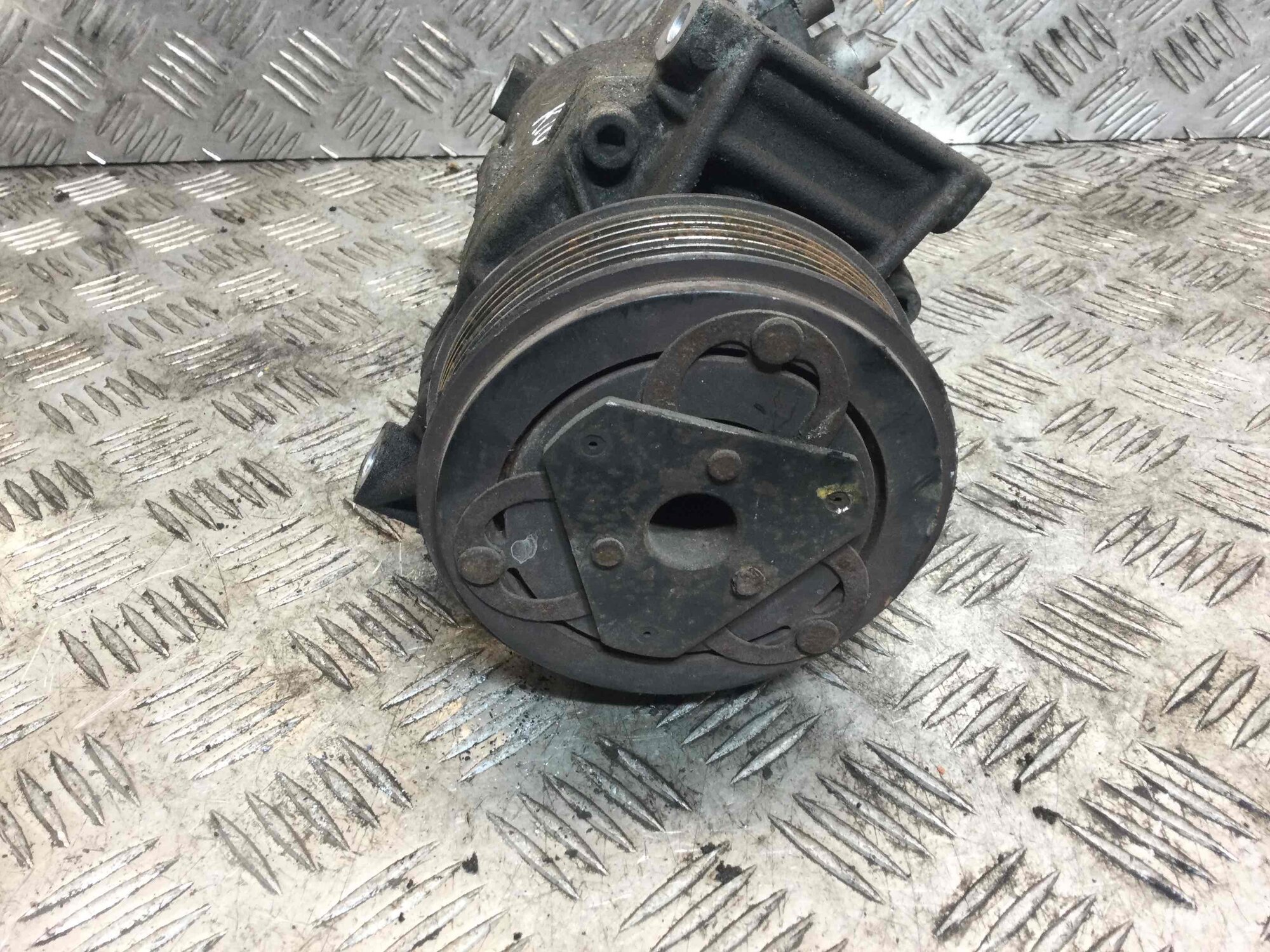 Б/У Компрессор кондиционера Nissan Micra K12 (2002-2010) 2007 г.