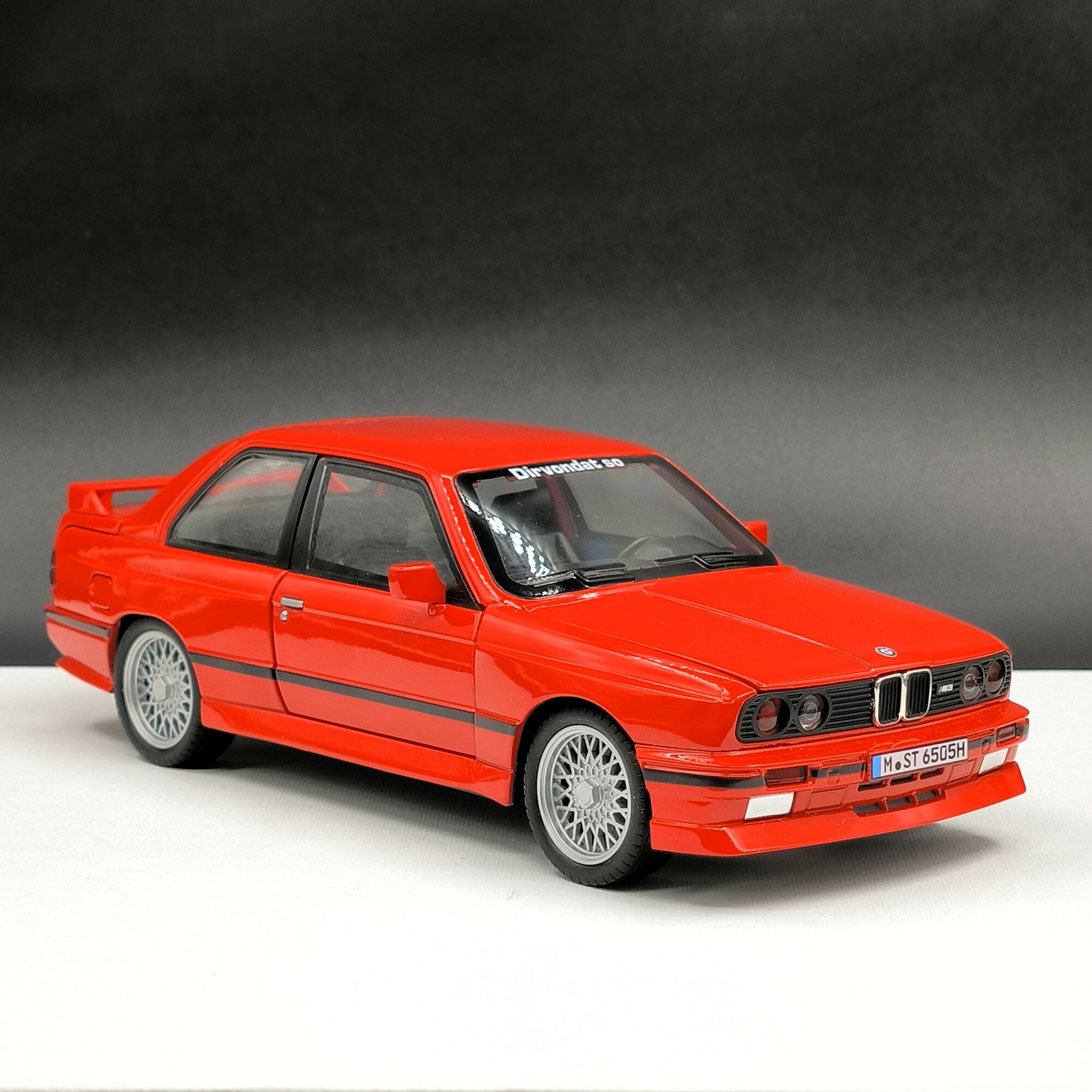 Машинка металлическая BMW M3 (E30) с инерционным механизмом и свето- звуковым сопровождением. Масштаб 1:24
