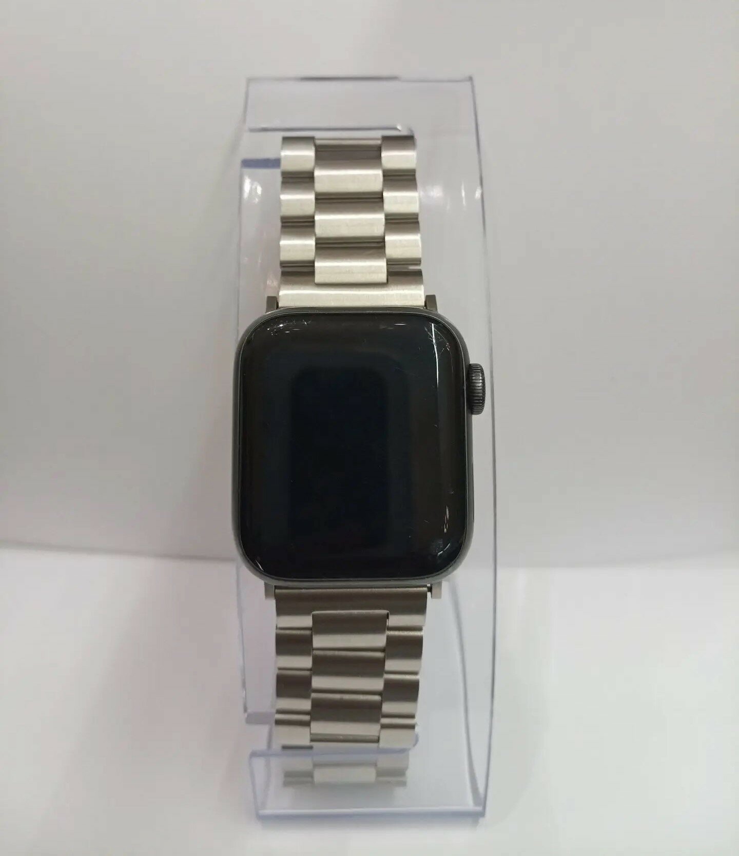 Умные часы Apple Watch на железном браслете