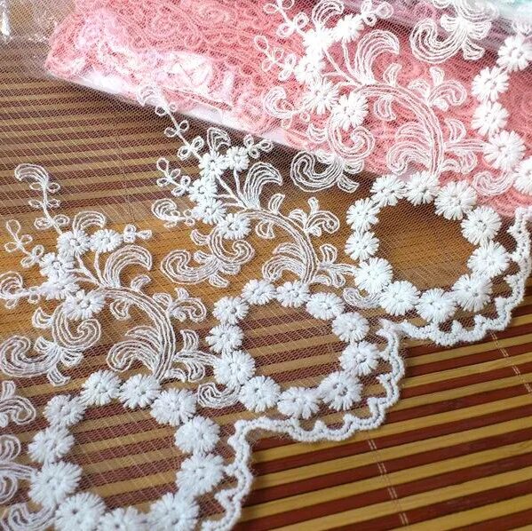 Кружевная лента BERECDA кремовая 18см 5 ярдов Off white hard mesh, 5yards