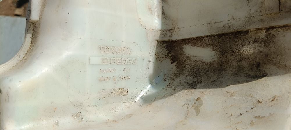Бачок омывателя toyota corolla AE100, AE110, AE100