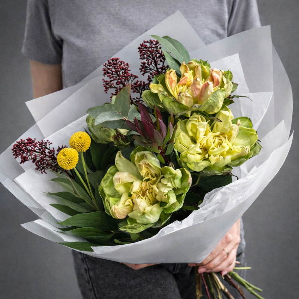 EXOTIC: необычный букет с розой вегги, леукодендроном, краспедией и скиммией