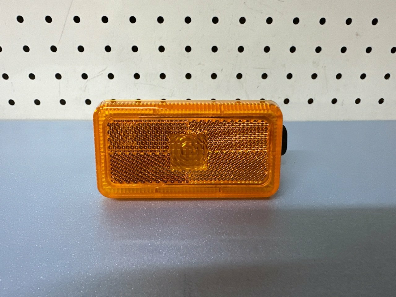 Фонарь габаритный SCANIA P R G 4 И 5 серии (скания)