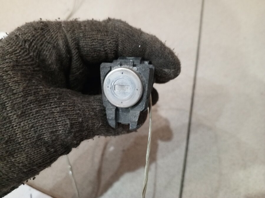 Личинка замка двери от Toyota Vitz 2005-2010