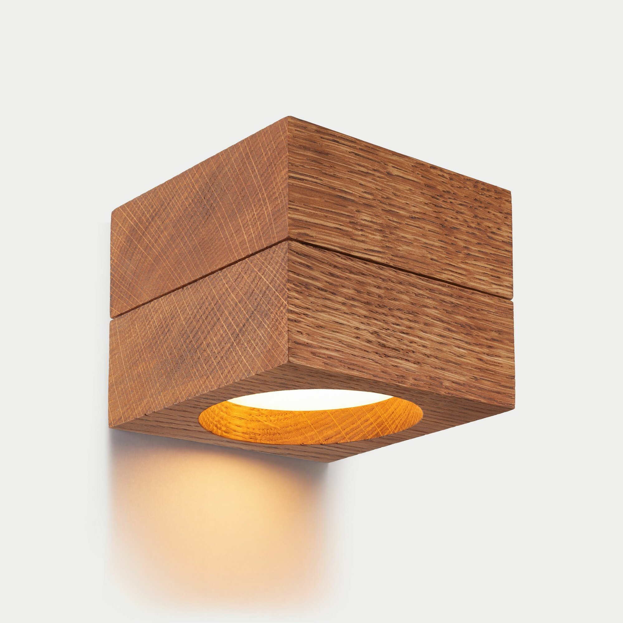 Pillo. Настенный светильник из массива дуба GX53 100*100*80 мм, темный дуб