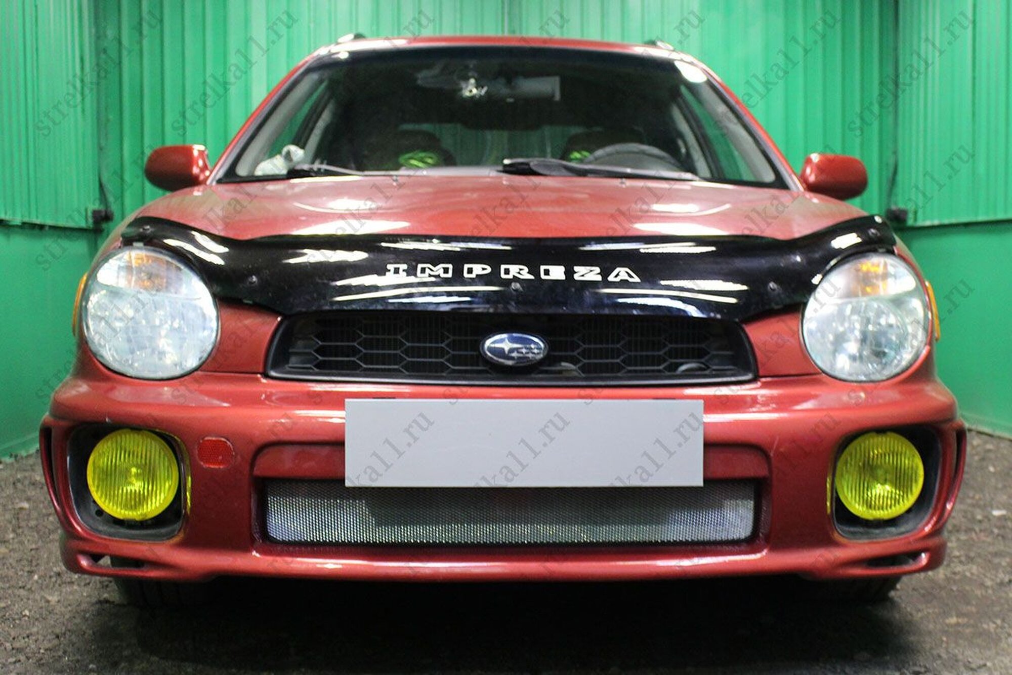 Защитная сетка радиатора с окантовкой и защелками для Subaru Impreza II 2000-2002, хром