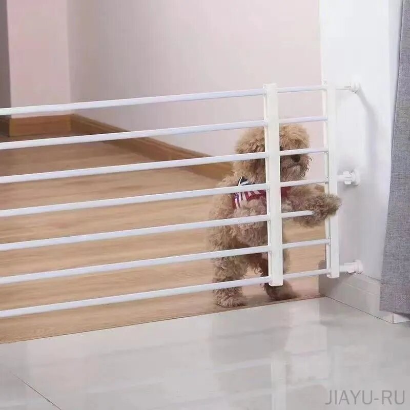 Безопасный барьер для домашних питомцев: кошки и собаки в доме, белый цвет