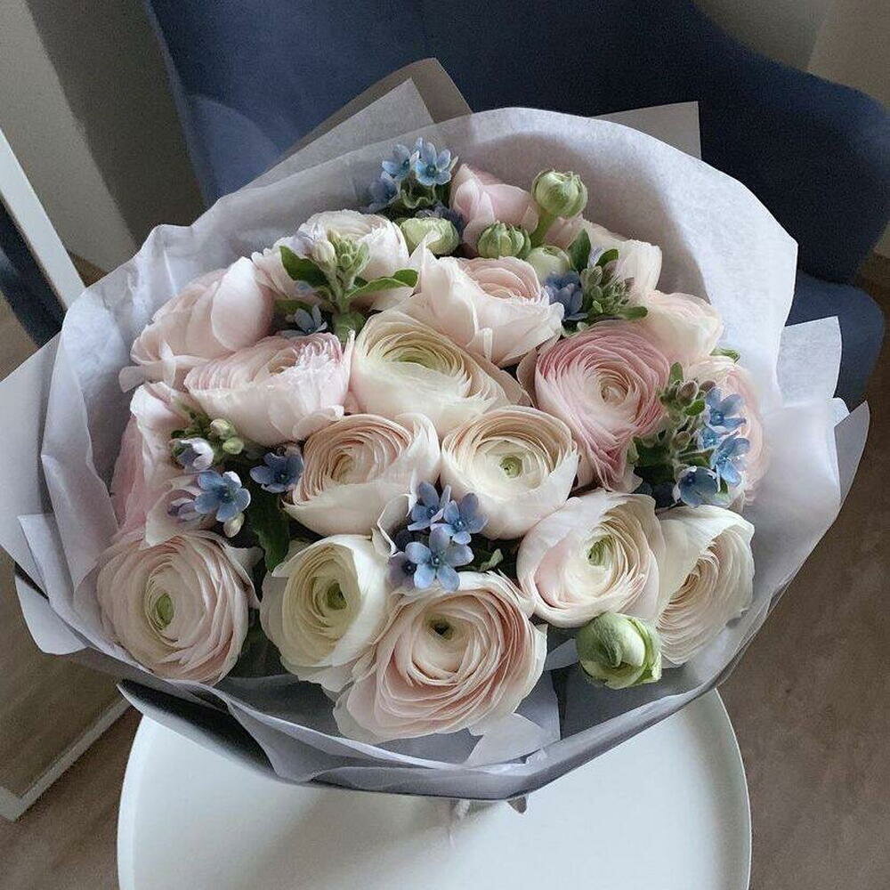 Букет Ранункулюс и ракципеталум