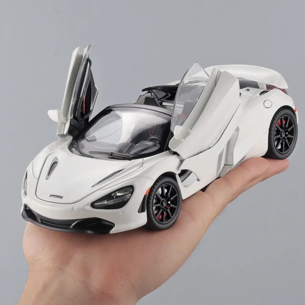 Машинка McLaren 720S в масштабе 1:24, белый, металл, ABS пластик, каучук, 20.5 см — фото 1