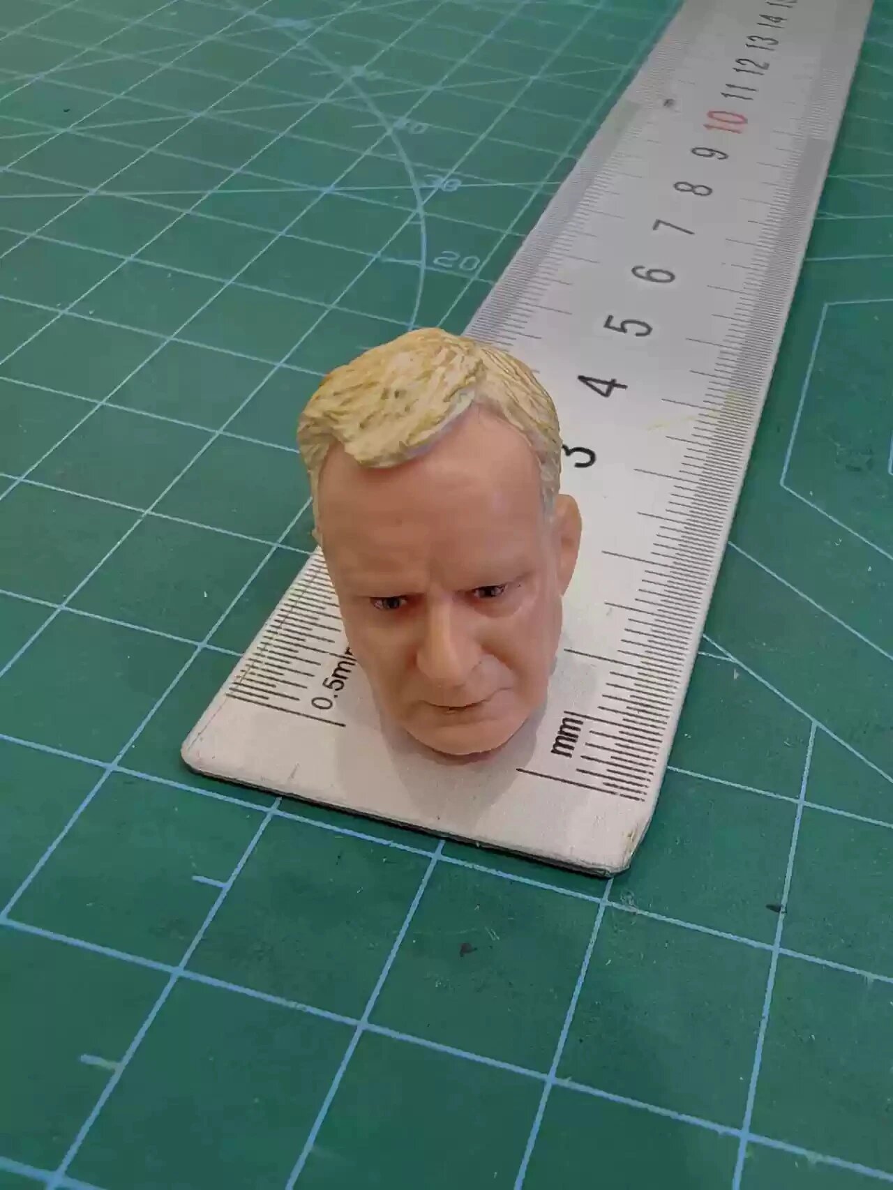 Модель головы Hot Toys 1/12 солдата