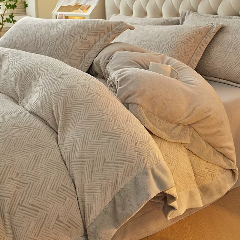Helani Home Textiles Молочный бархат Комплект из четырех предметов 2025 Новый зимний двусторонний утолщенный трехмерный