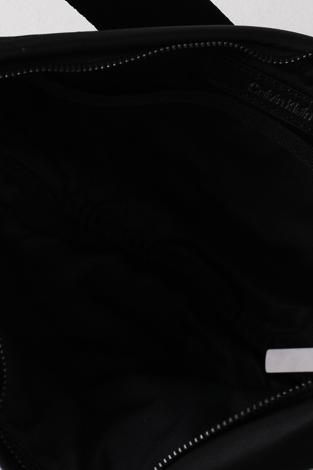 Сумка поясная CALVIN KLEIN, черный — фото 1