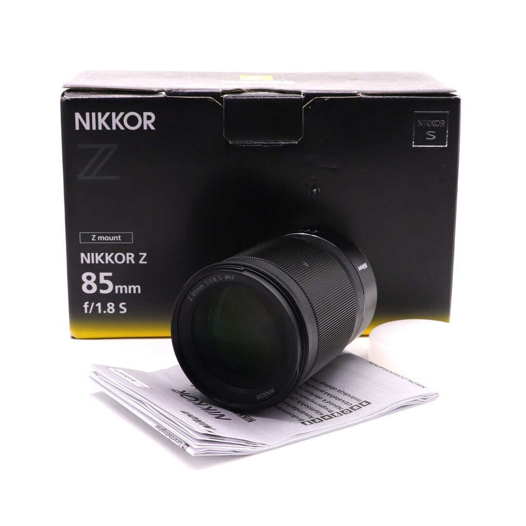 Объектив Nikon 85mm f/1.8S Nikkor Z в упаковке