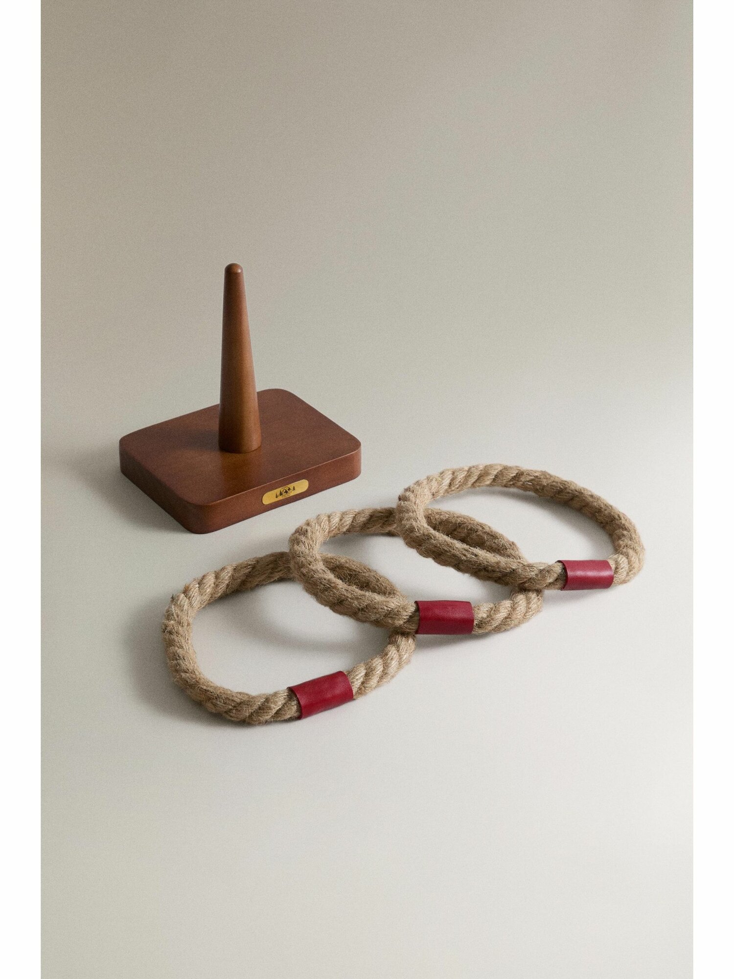 Zara RING TOSS SET настольная игра из джута, сосны и хлопка