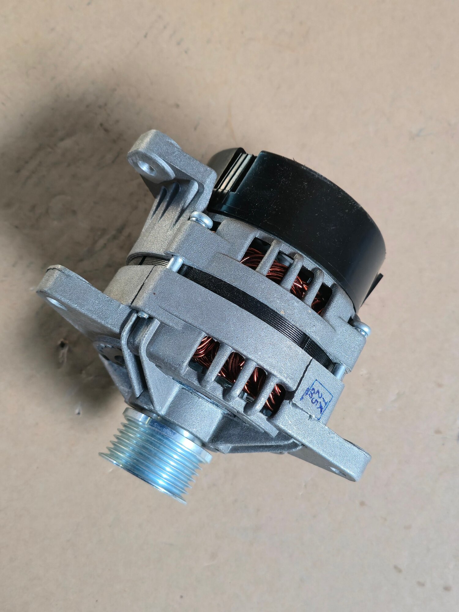 Генератор камаз, маз, урал дв. ЯМЗ-656, 658 Евро-3 (вып. с авг.2009г) поликлиновой шкив 28В 90А БАТЭ