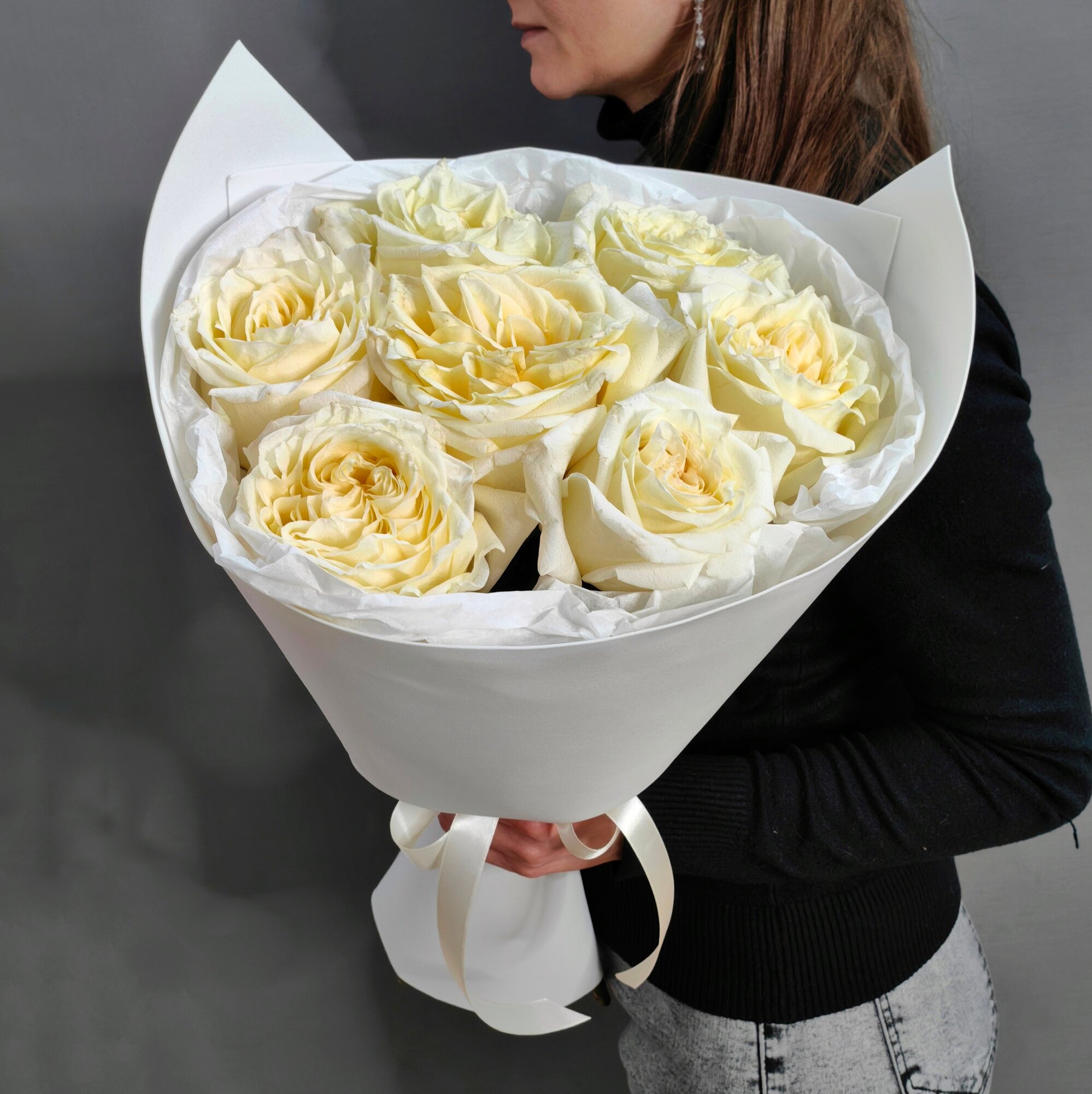 Букет из 7 пионовидных роз, милый и минималистичный букет для любимых дам