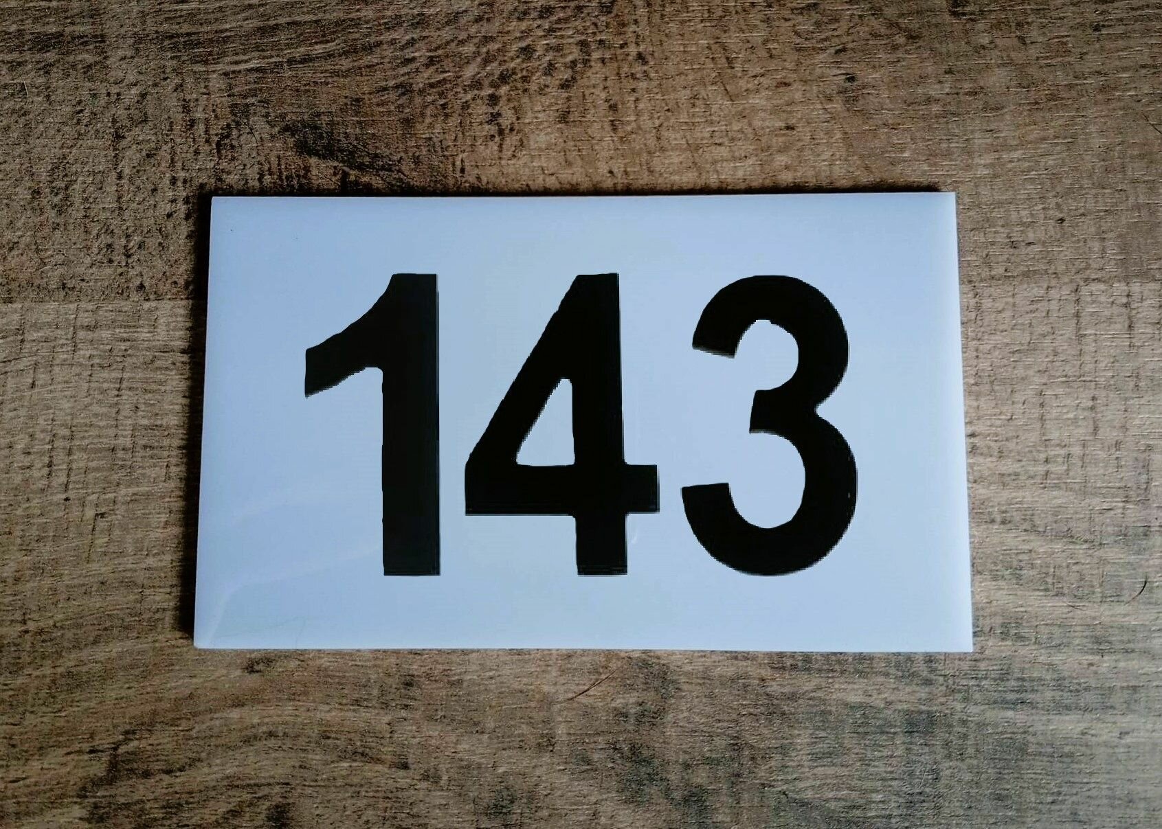 Цифры на дверь, табличка с номером 143