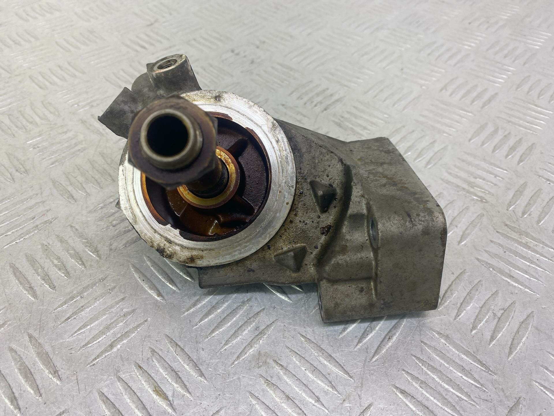 Кронштейн масляного фильтра Volkswagen Passat B5 1999 055115417