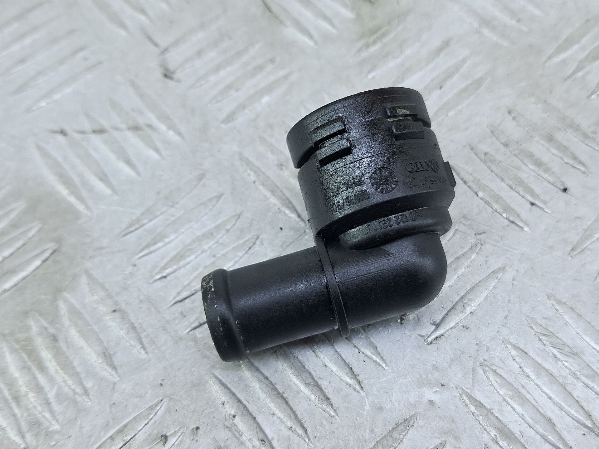 Фланец (тройник) системы охлаждения Volkswagen Passat B6 2006 1K0122291J