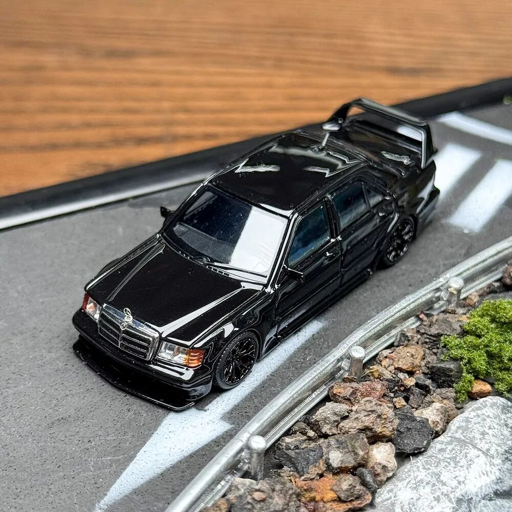 Машинка HKM 1:64 Mercedes-BENZ 190E W201 2.5-16 Evo II Restmod