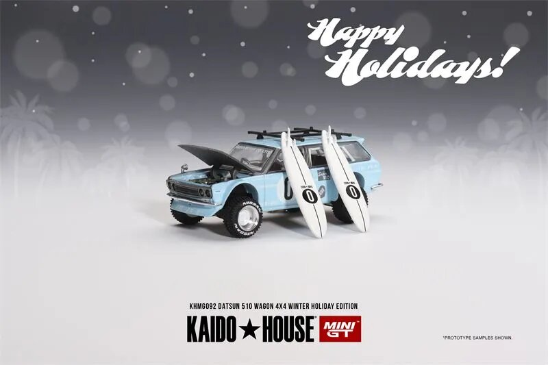 (Поставляется с защитной оболочкой)Машинка KAIDO HOUSE&Mini GT 1/64 KHMG092 DATSUN 510 WAGON Winter Holiday Edition Surfing Collection Die-cast Alloy Car Model toys Gifts