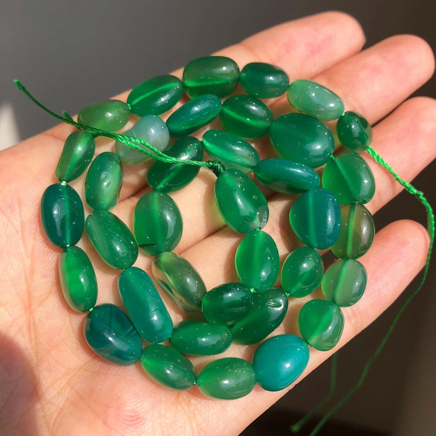 Бусины из зеленой агата, изумрудные, 8-10 мм