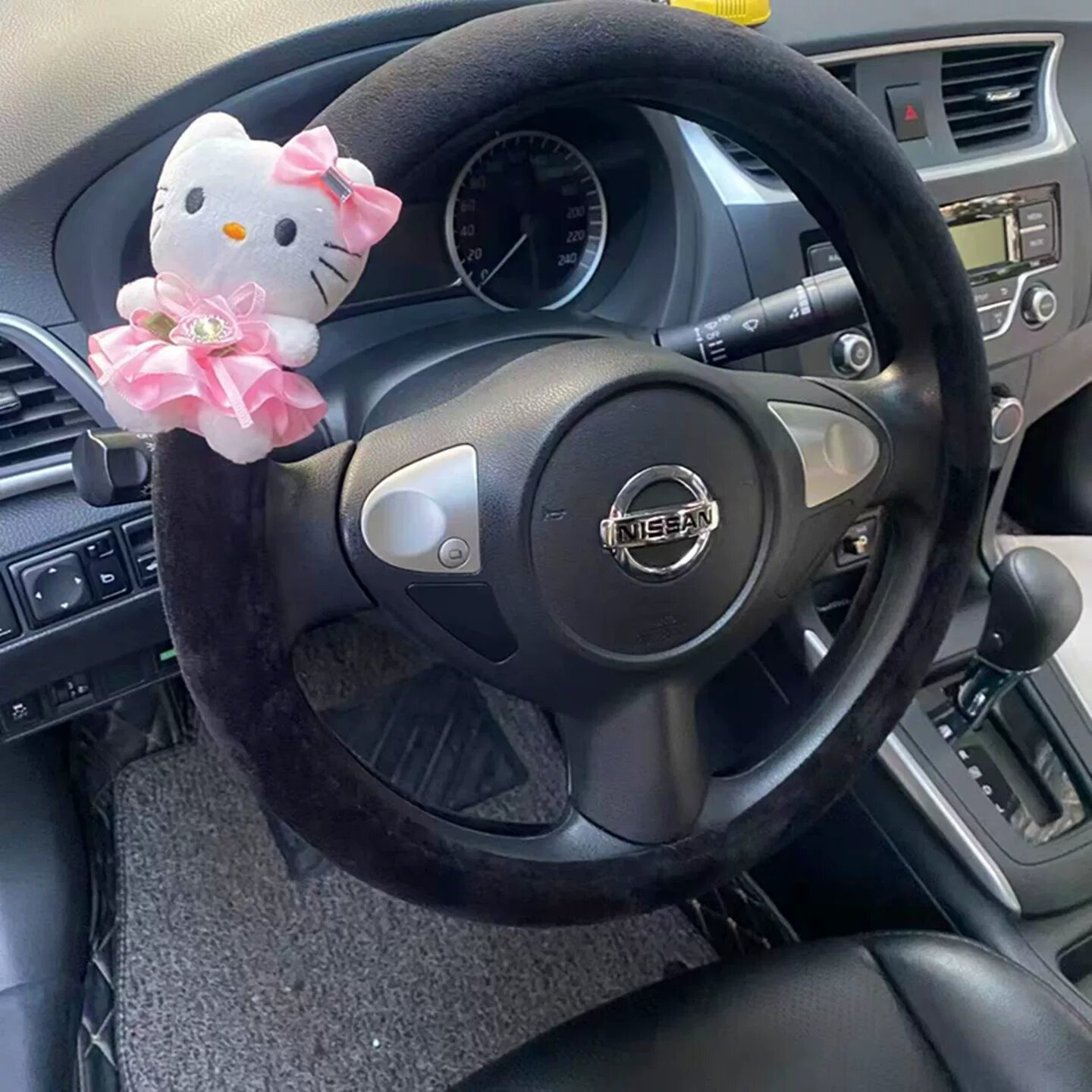 Зимний плюшевый чехол для руля Hello Kitty — черно-розовая комбинация, универсальный подходит для авто