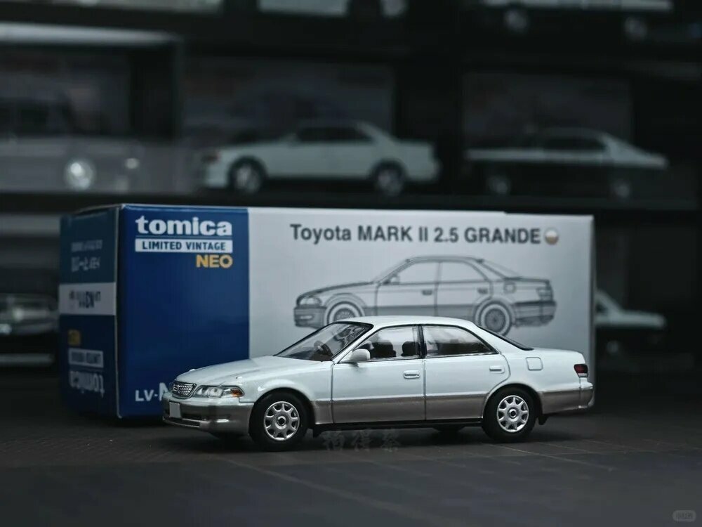 Машинка TLV LV-N311c Tomica 1:64 TOYOTA MARK II 2.5 GRANDE 98