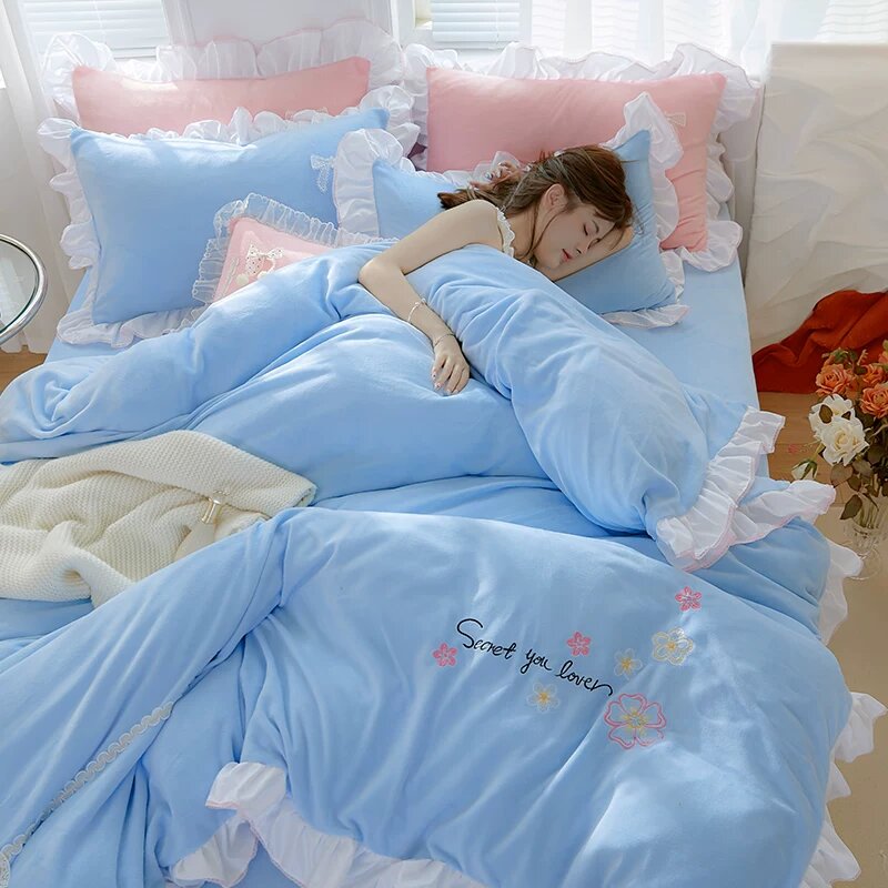 Зимний утолщенный комплект постельного белья из молочного велюра, четырехпредметный комплект из кораллового флиса в