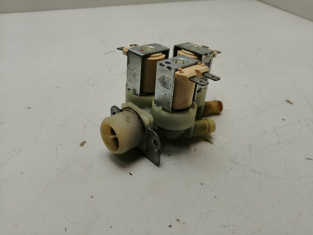 F12A8CDP кт106 Клапан подачи воды для стиральной машины LG F12A8CDP б/у