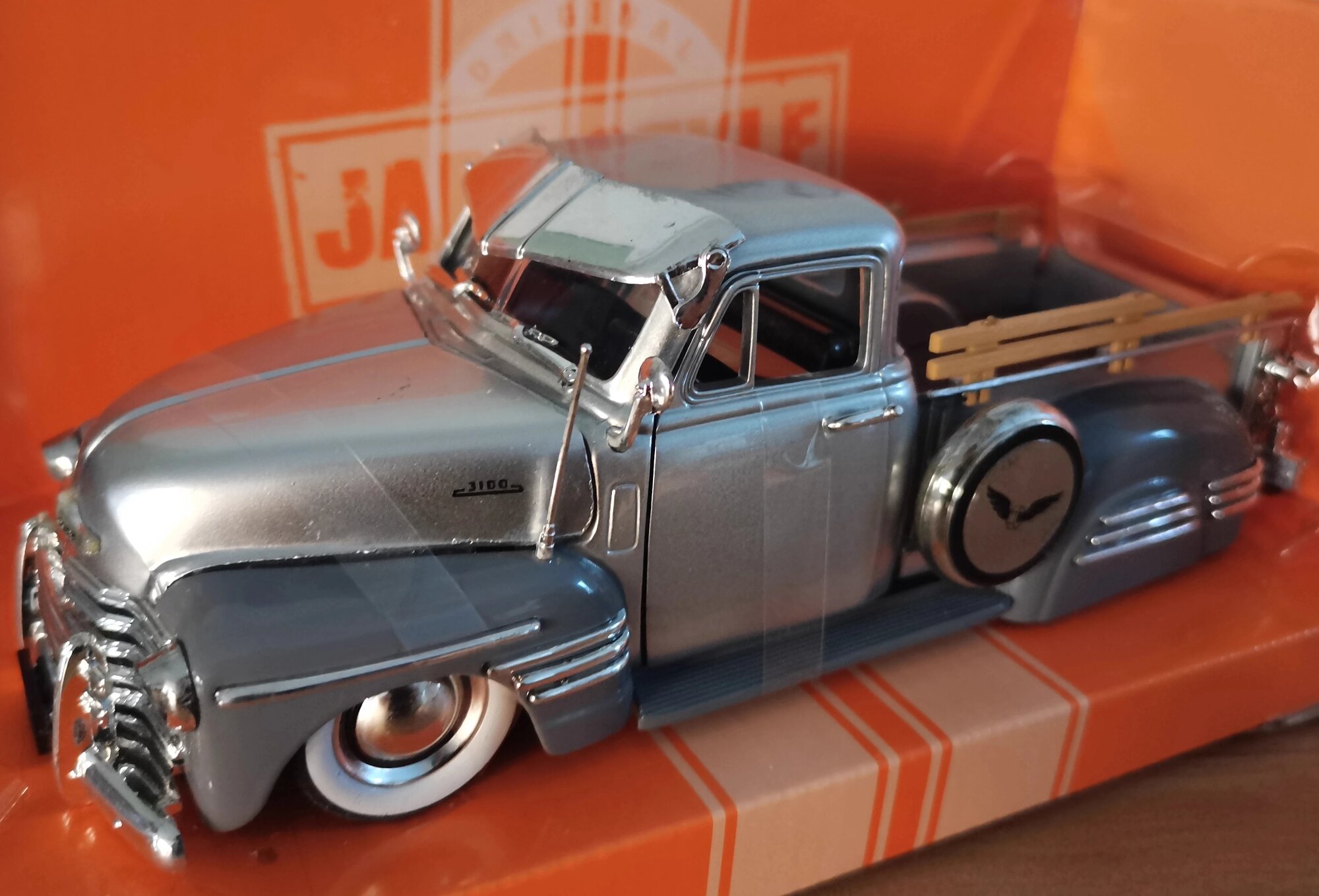 Модель автомобиля JADA Chevrolet Pickup 1951 1:24