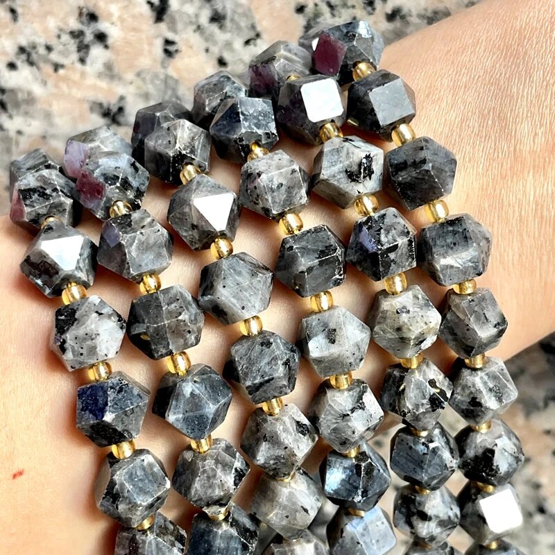 Камень амазонит тигровый глаз бусины 10 мм Black labradorite