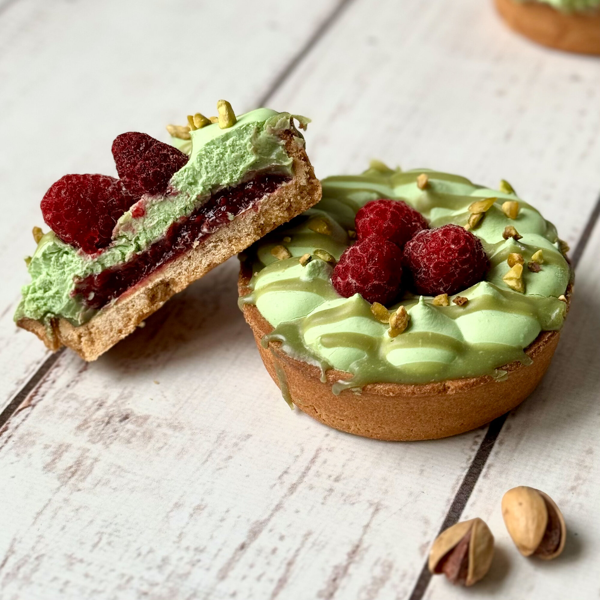 Тарталетки Dessert Fantasy "Фисташковые", фисташковый крем с малиной