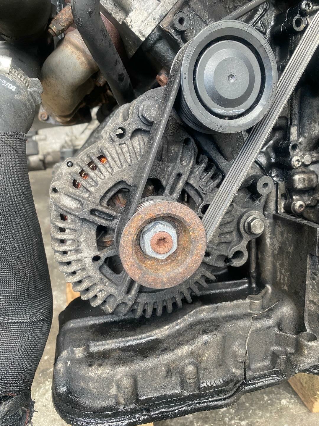 Генератор для Audi A4 B6 3.0 OEM 059903016D