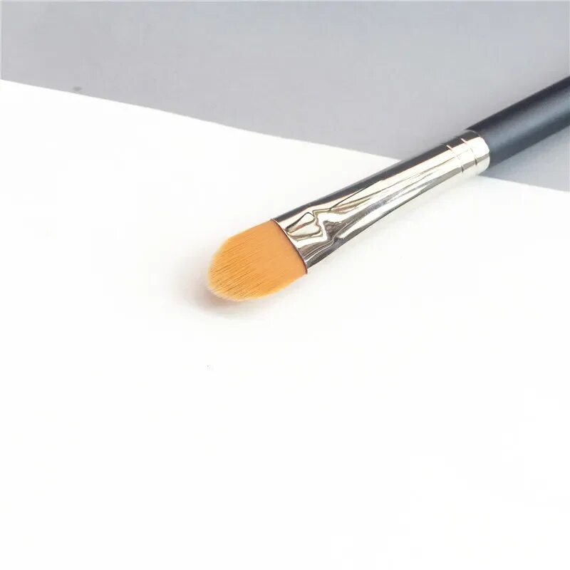 Кисть для консилера Concealer, ручка 195