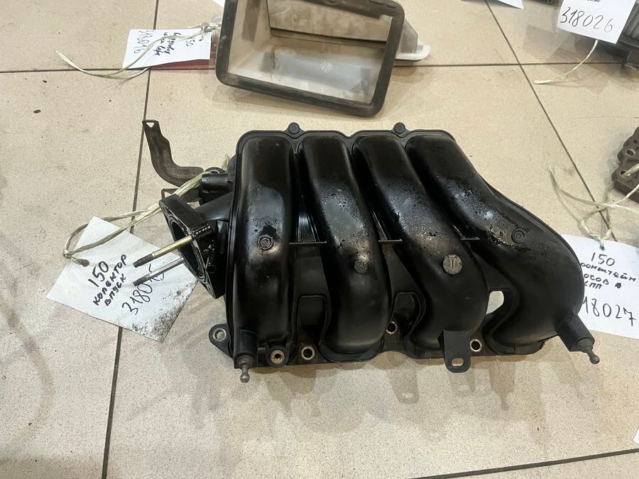 Коллектор впускной от Toyota Corolla E150 2006-2013
