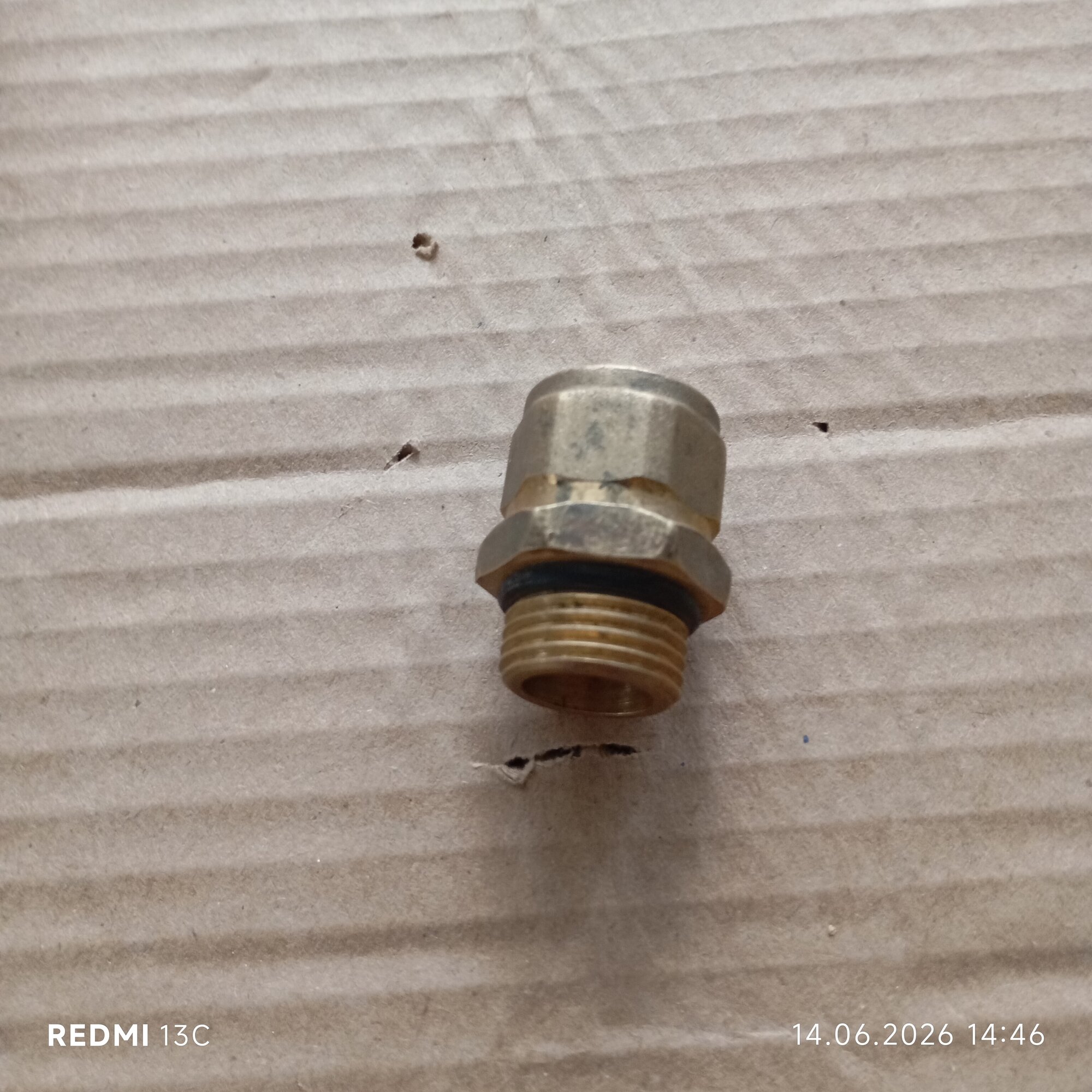 Муфта соединительная обжимная c НР латунная D16х1/2" Sti