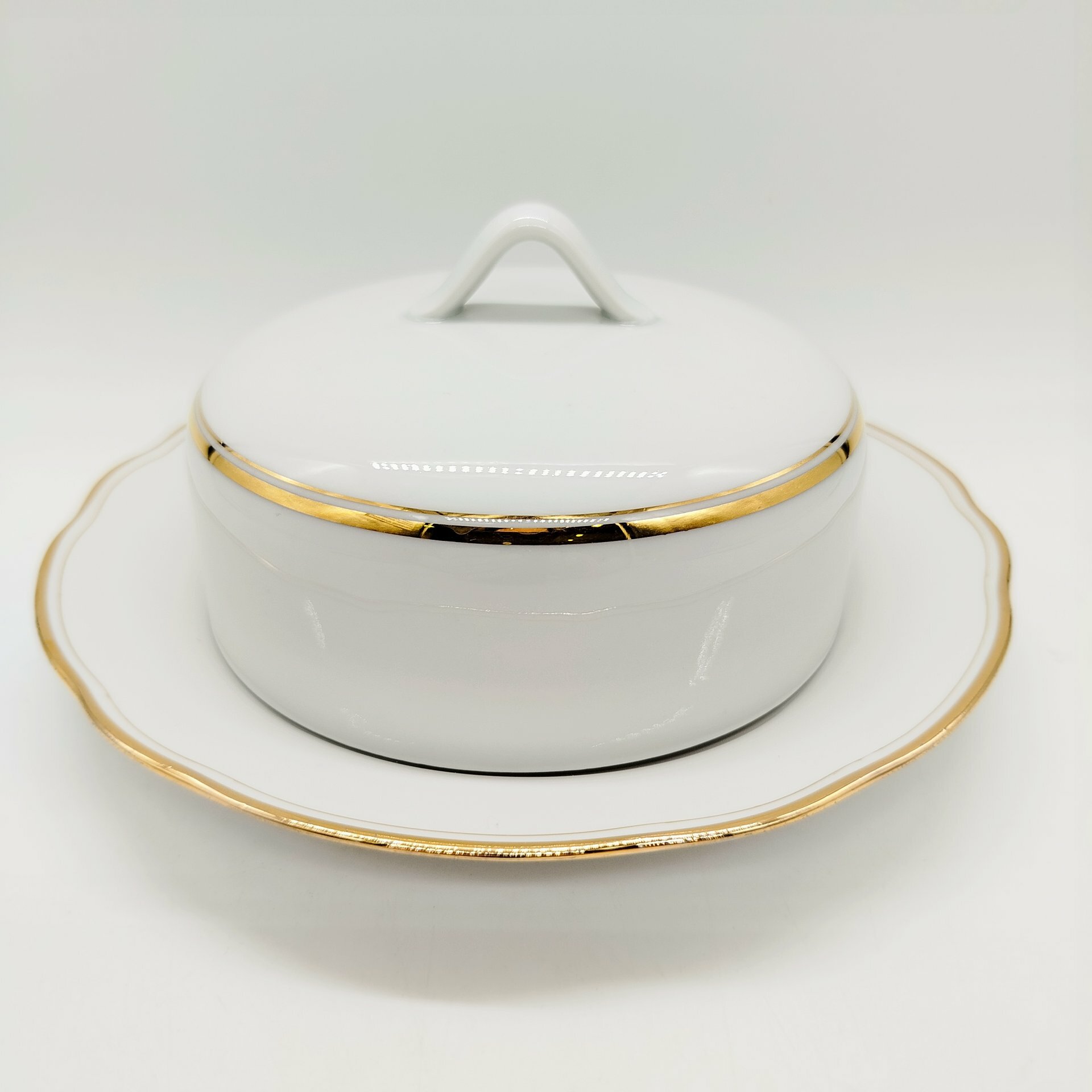 Масленка с лаконичным декором, фарфор, золочение, Kahla-Könitz, ГДР, 1960-1980 гг.