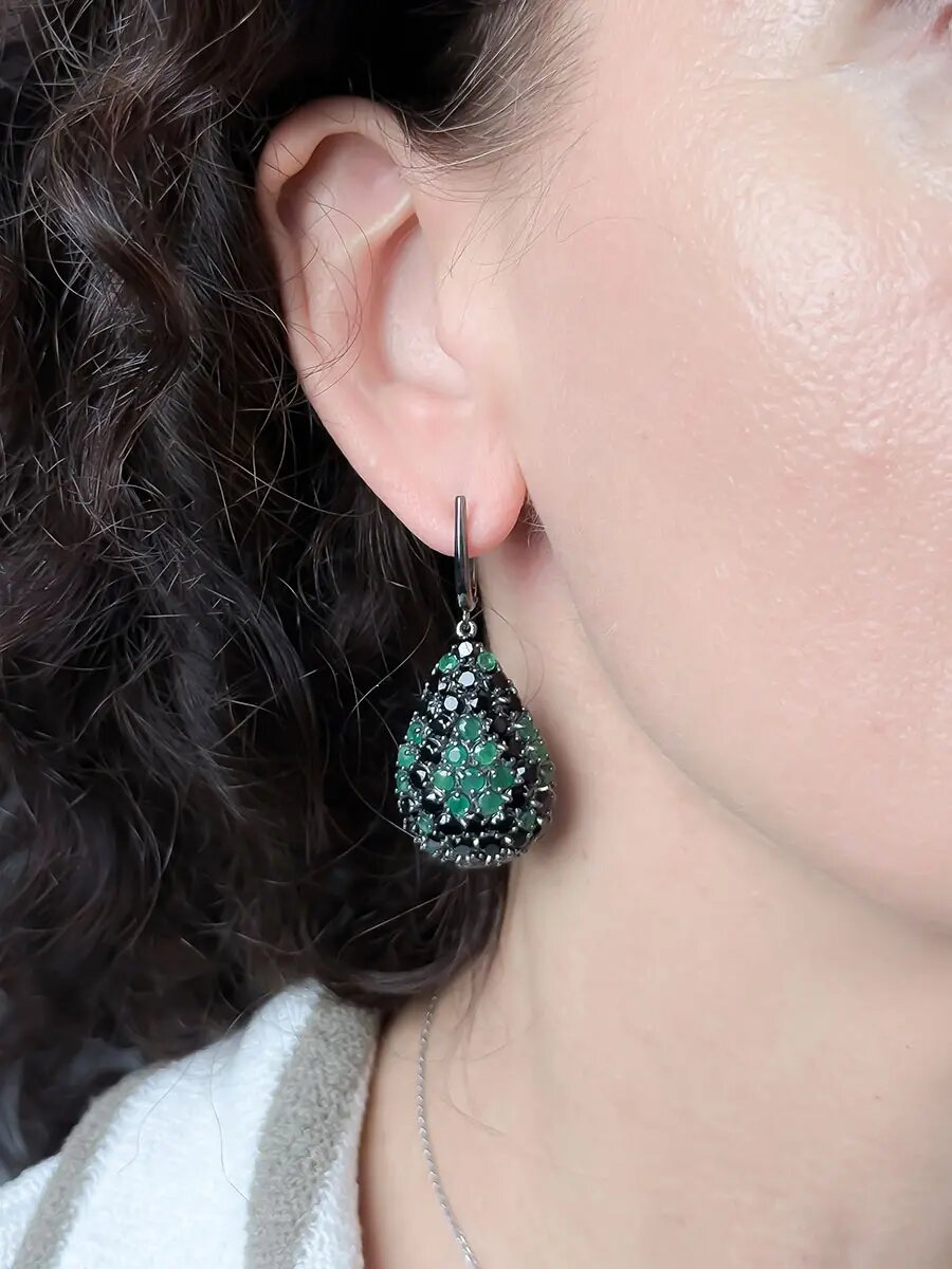 Серьги с подвесками, серебро, 925 проба, чернение, изумруд, шпинель