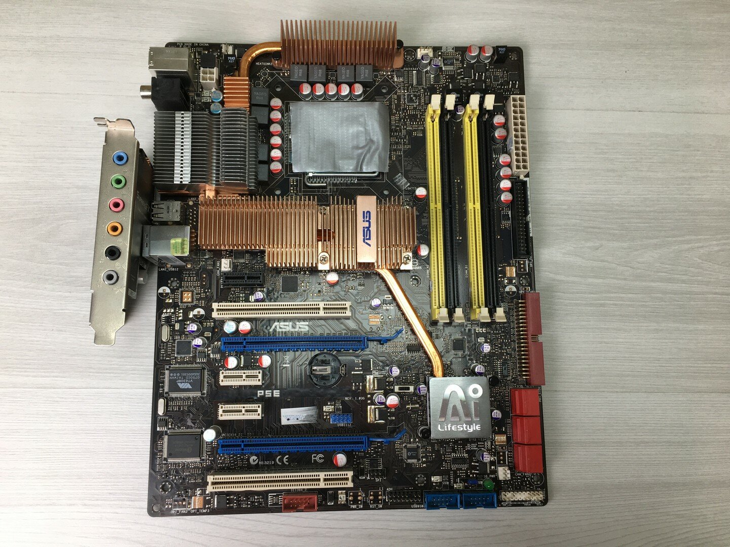 Материнская плата S-775 ASUS P5E REV.1.03G, x38/4xDDR2/2xPCI-E16/2xPCI-E1/2xPCI/Lan/ATX + SuperemeFXII без планки