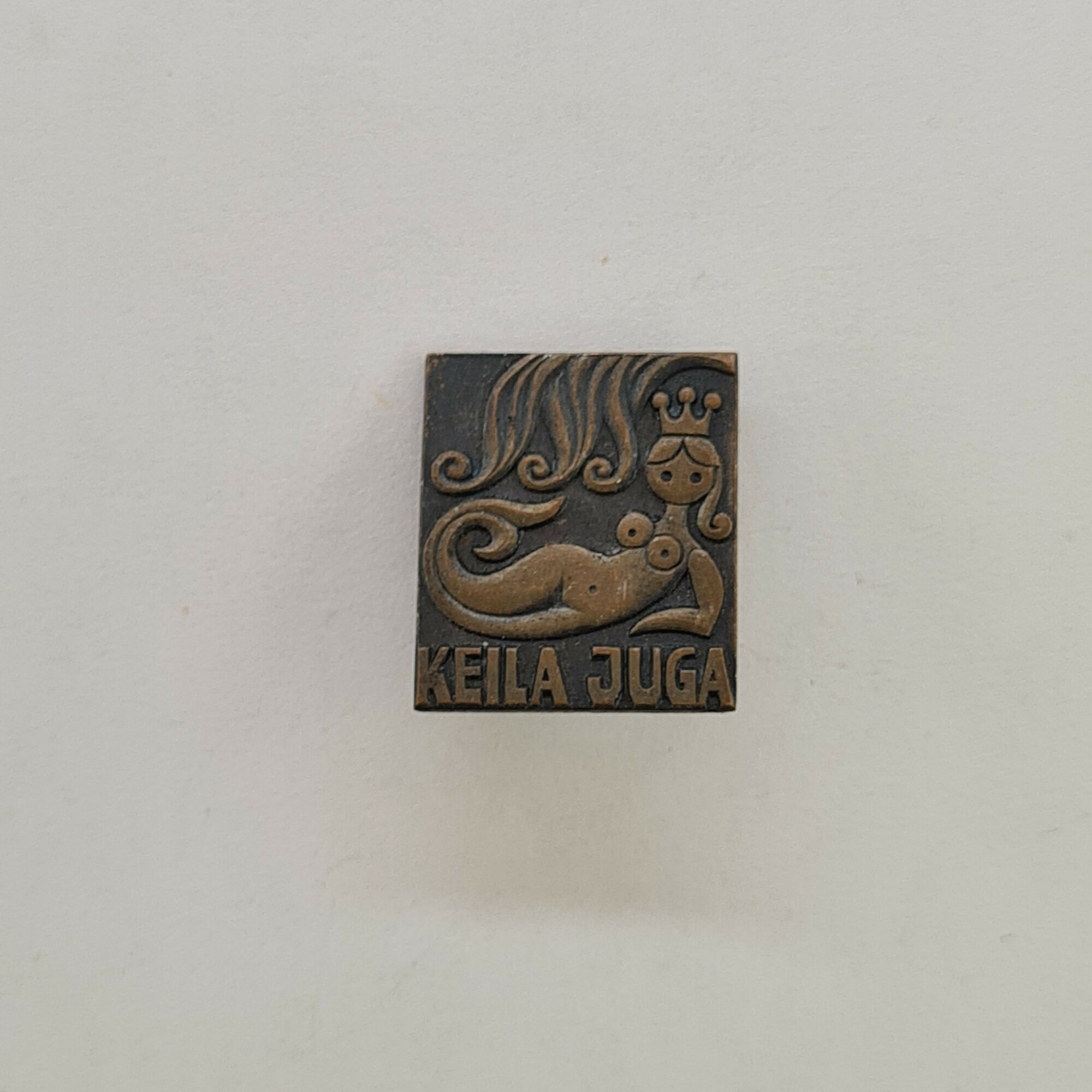 Значок СССР. Keila juga, Эстония, русалка с короной, городская тематика. Винтажный значек.