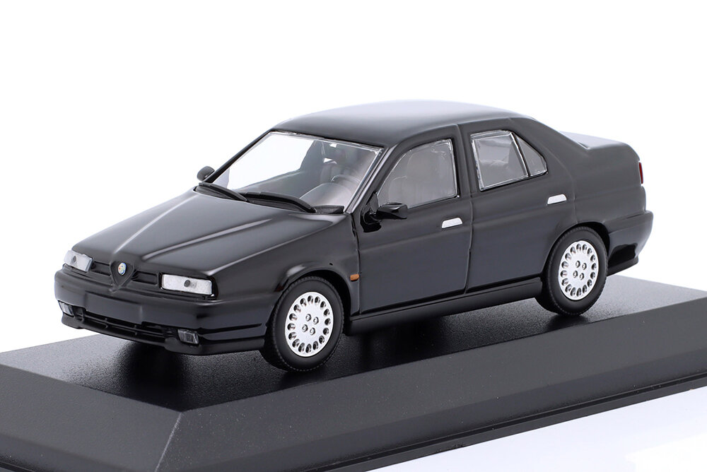 Модель коллекционная MAXICHAMPS Alfa romeo 155 1992 black