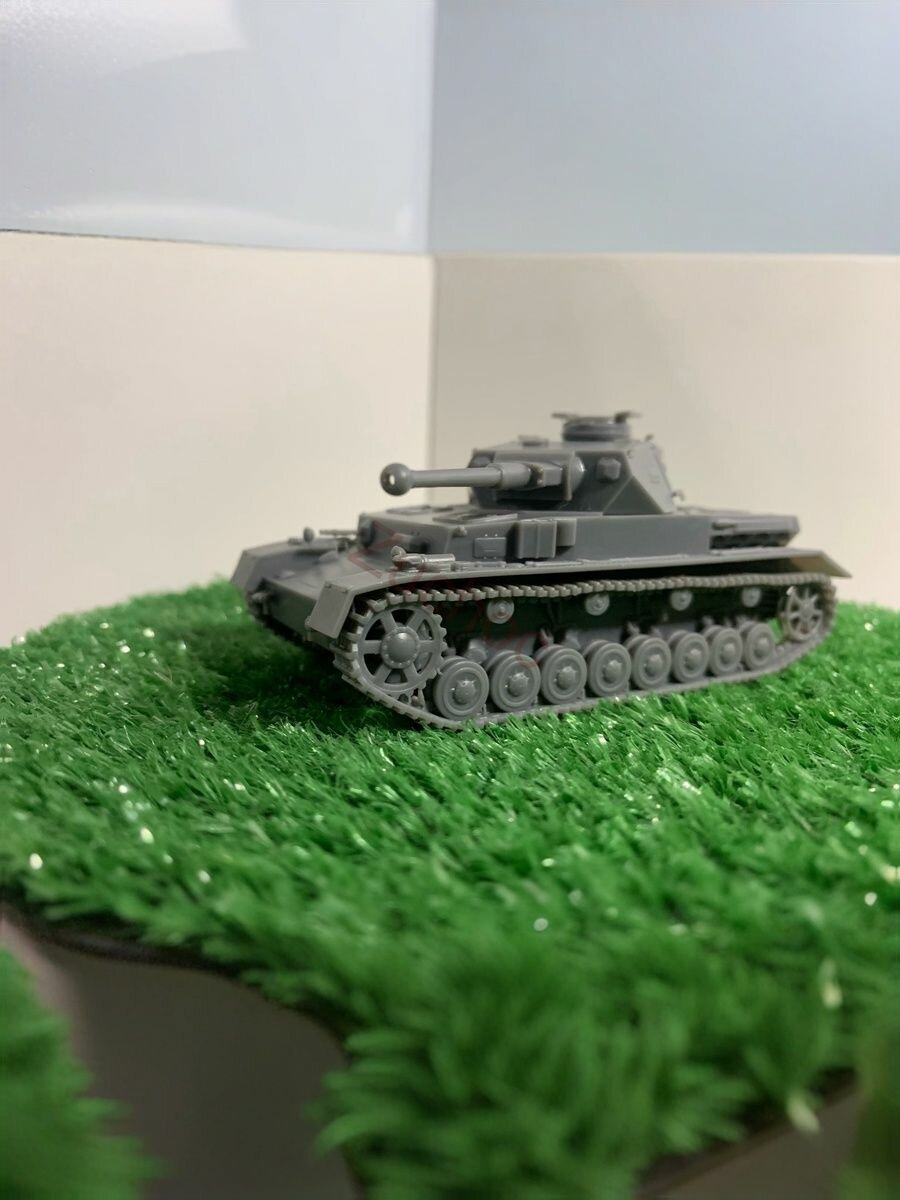 Немецкий средний танк Pz.Kpfw. IV Ausf. F2 (Длинная рука Германии) 1/56