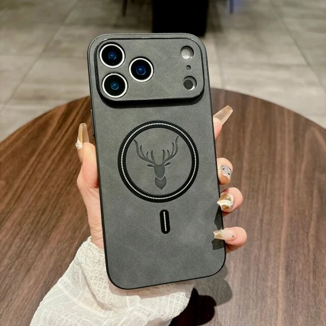 Серый магнитный чехол для iPhone 15 с оленем, Black Magnetic Case