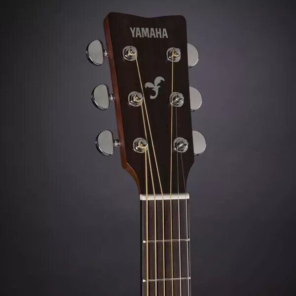 Электроакустическая гитара Yamaha FSX800C, с вырезом, встроенная электроника — фото 1